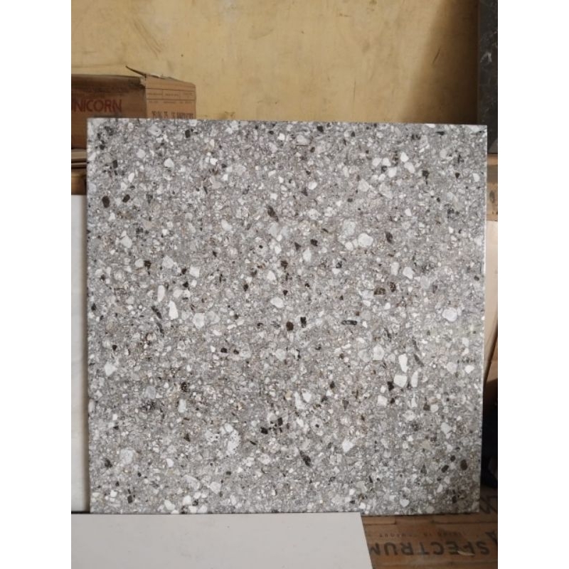 Jual Keramik 50x50 GLOSSY TERASO ABU GREY - CREAM BINTIK | Shopee Indonesia