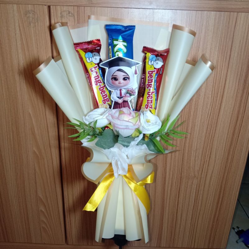 Jual Bucket Wisuda Simple Bucket Topper Bunga Dan Jajan ( Free Packing ...
