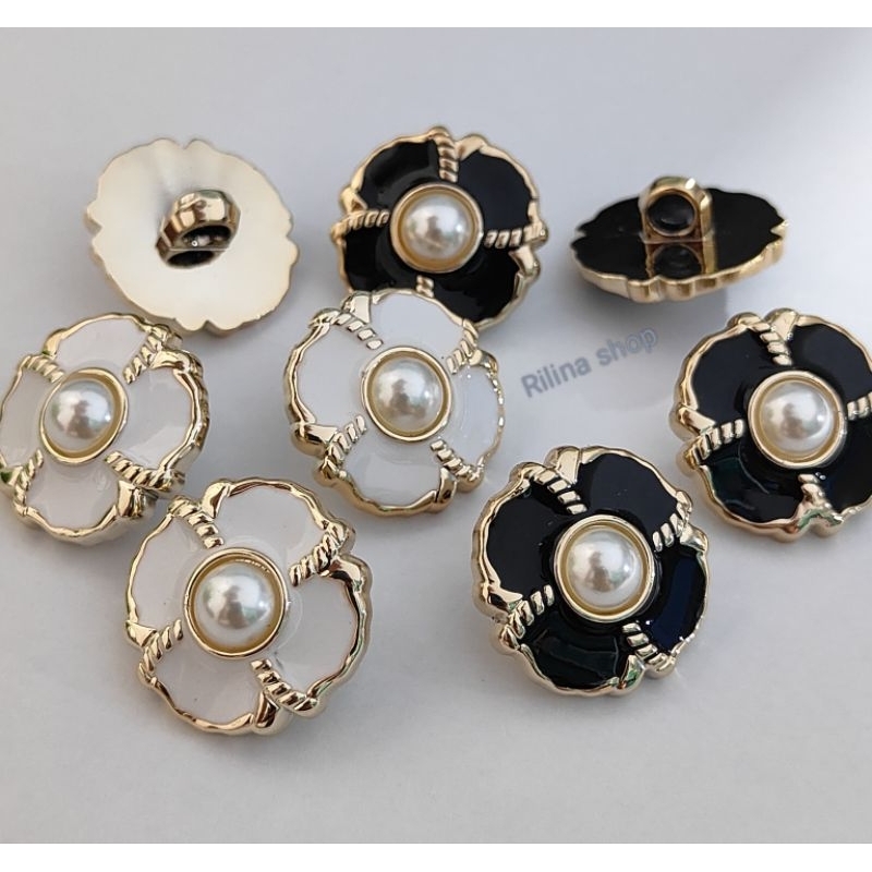 Jual 144 Pcs Kancing Mutiara Mewah kotak 34L 2,1 cm hitam /putih ...