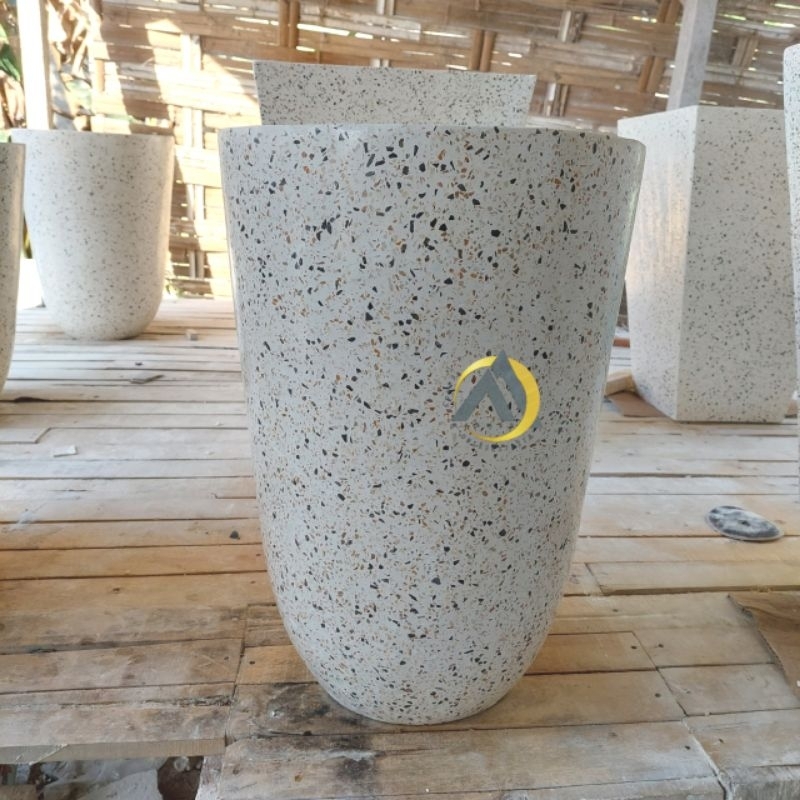 Jual Pot tanaman bulat bahan teraso putih kilap glossy d.30 t.50 ...