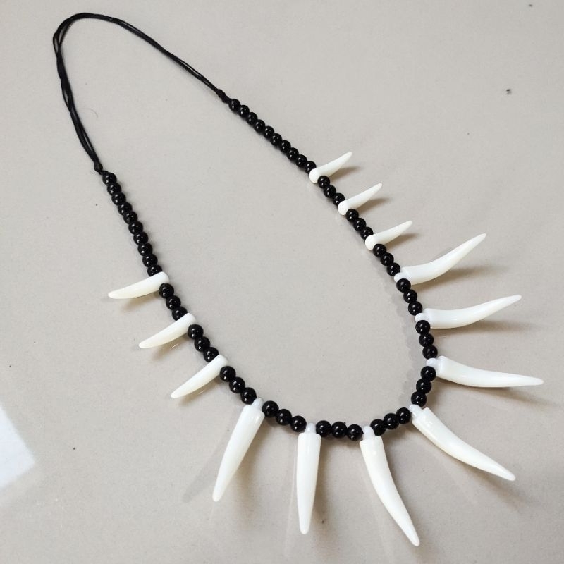 Jual kalung Taring dan Kalung Bulu Aksesoris Kostum Pedalaman Papua ...