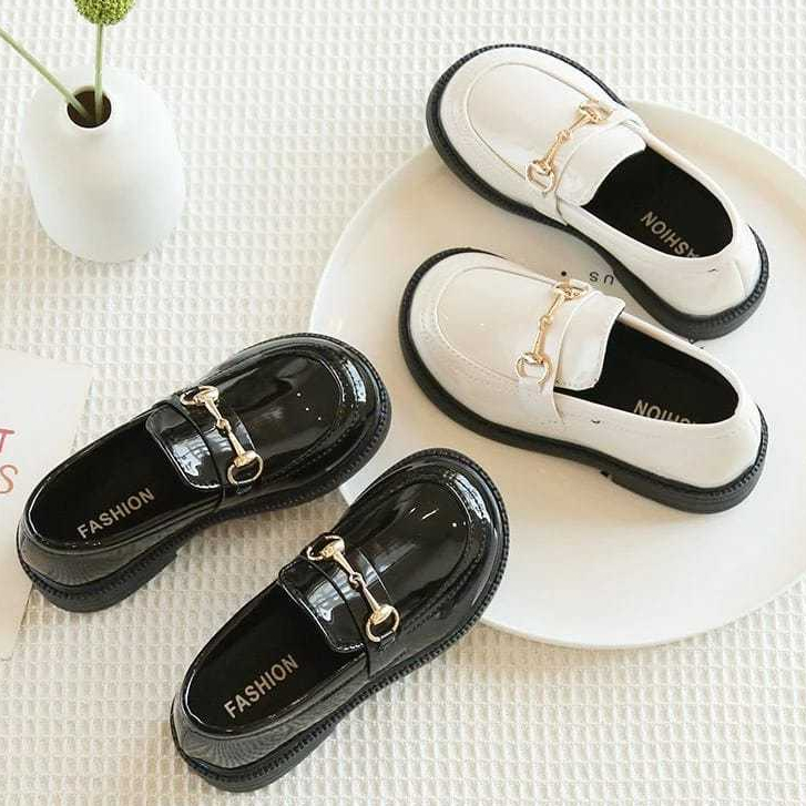 Jual sepatu dokmart anak cewek motif kancing stayl korea New loafer ...