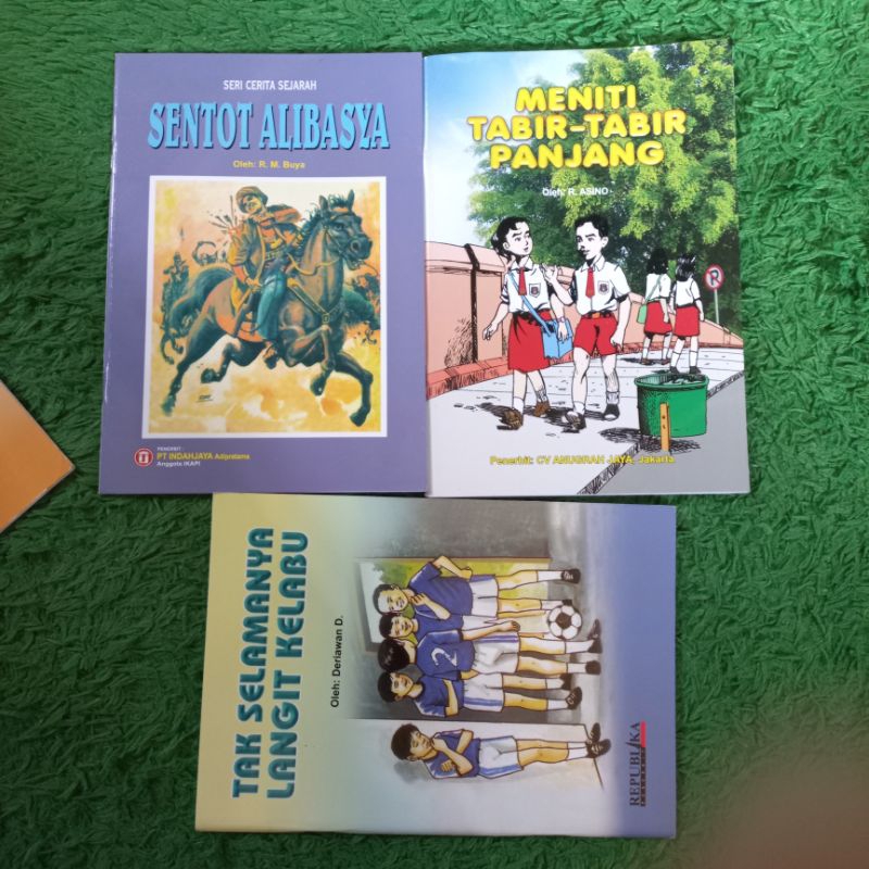 Jual ORIGINAL BUKU CERITA DAN CERPEN SENTOT ALIBASYA MENITI TABIR-TABIR ...