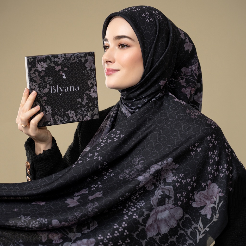 Jual Heylocal Blyana Scarf | Hijab Segi Empat Printed Vinest Voal ...