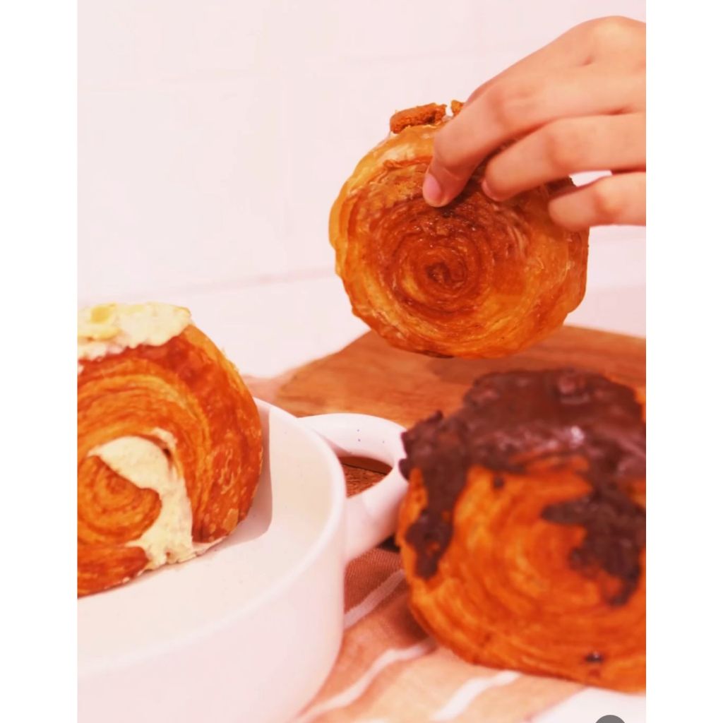 Jual DELUCA CAKE CROMBOLONI VIRAL CROMBOLONI ENAK CROMBOLONI LUMER ROTI ...