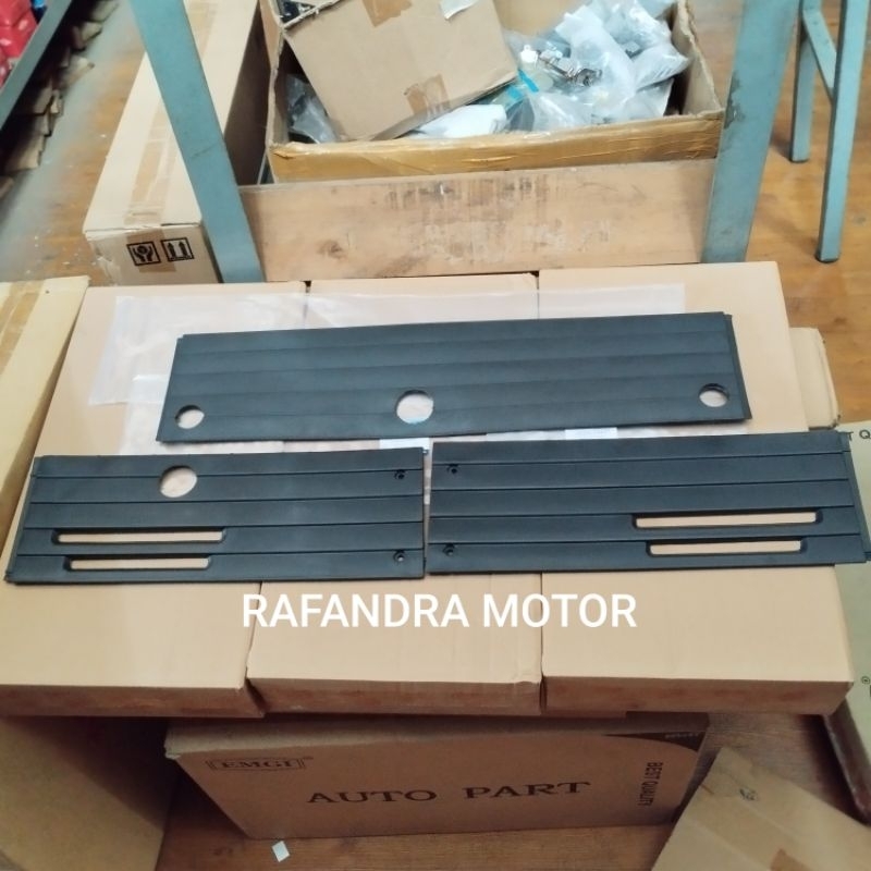 Jual GARNISH GRILL WIPER/GRIL DEPAN BAWAH KACA COLT DISEL RAGASA 120 ...