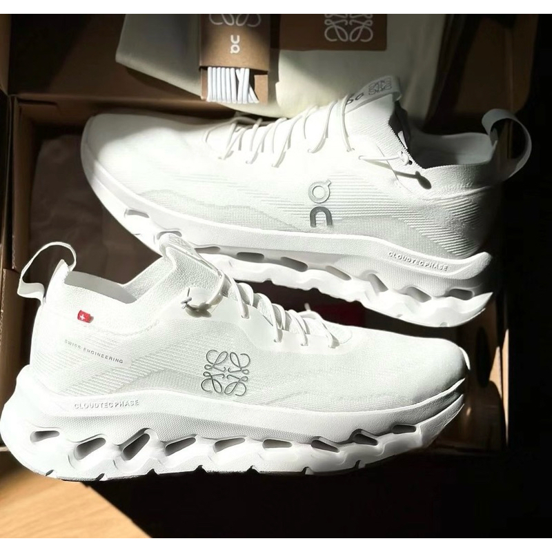 Jual Loewe x On Cloud | Shopee Indonesia