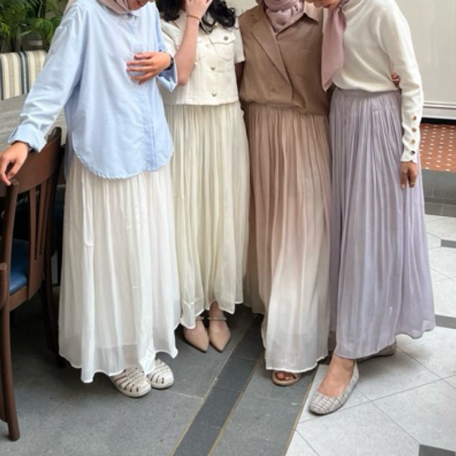 Jual moi.label sasha shimmer skirt | Rok Shimmer Maxi | Rok Shimmer ...