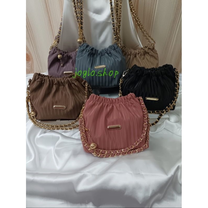 Jual Clara-Tas Selempang Wanita/Tas Bahu/Tas kerut Viral/Tas Trendy ...