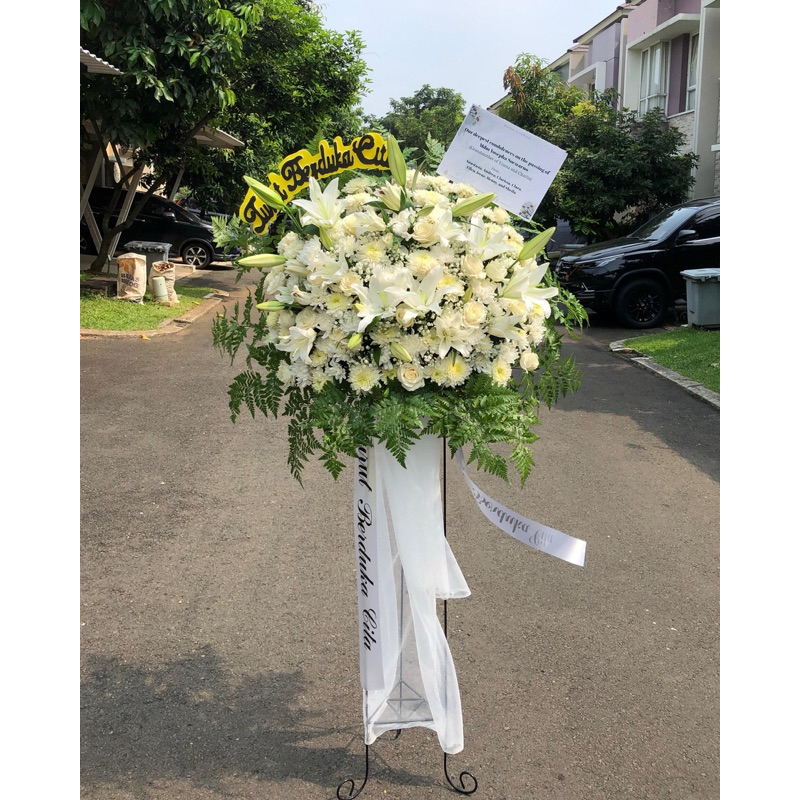 Jual READY STOCK Standing Flower Duka Cita Rangkaian Funeral Bunga Asli ...