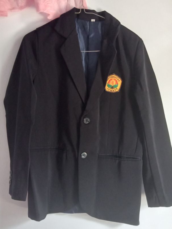 Jual Jas Almamater, Topi, Dasi Universitas Jember uk S (ANGKATAN THN ...