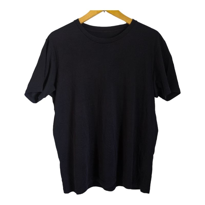 Jual Basic t-shirt Uniqlo hitam L | Shopee Indonesia
