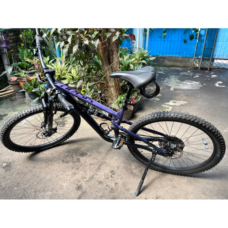 Jual Sepeda Polygon Siskiu T8 Size L Black Purple | Shopee Indonesia