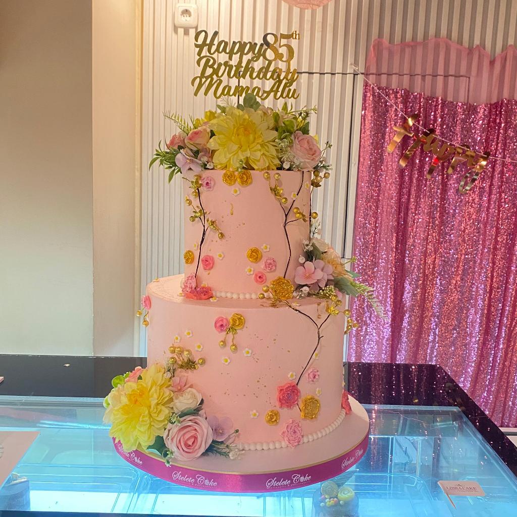 Jual Kue Ulang Tahun/Wedding Cake/Kue 2 Tingkat/Tema Flower | Shopee ...
