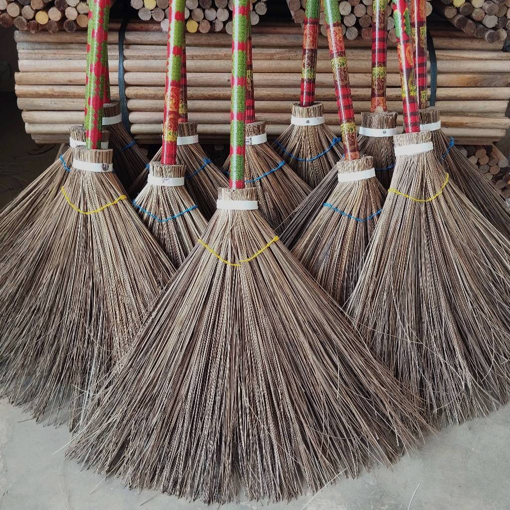 Jual Sapu Lidi Anyam / Sapu Lidi Taman Halaman / Sapu Lidi Model Gagang ...