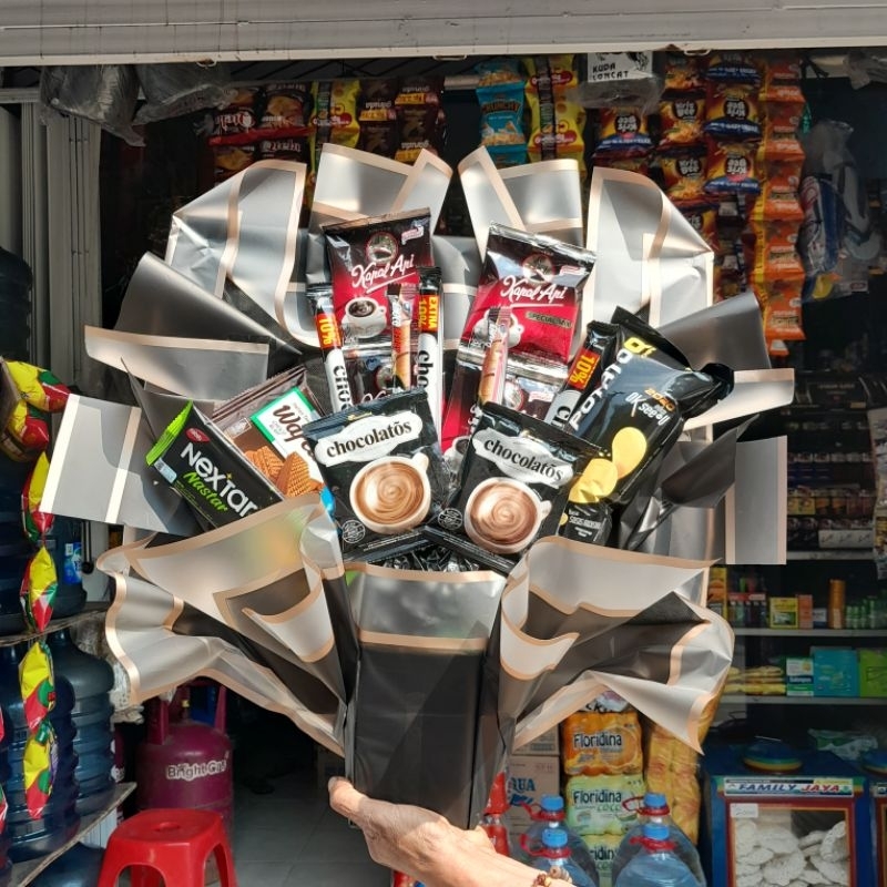 Jual BUKET JANANAN / SNACK BOUQUET SERBA HITAM UNTUK SIDANG, WISUDA ...