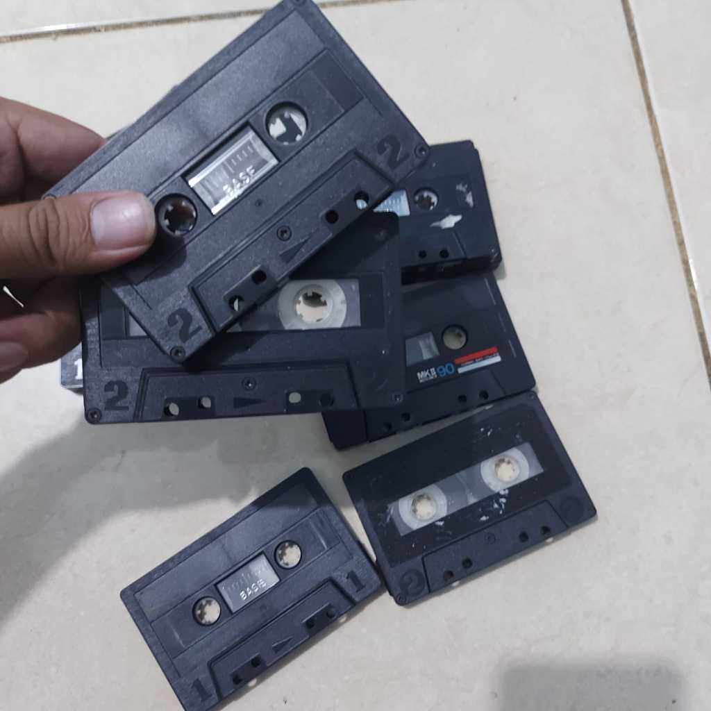 Jual Kaset Pita Bekas Untuk Pajangan Warna Hitam Isi 10 Pcs | Shopee ...