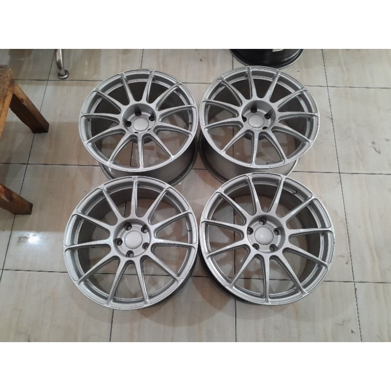 Jual Velg oz racing r18 lebar 8/9 pcd 5x114 et38 cocok buat inova ...