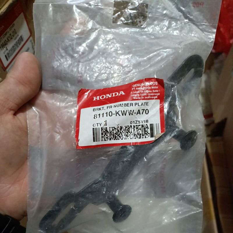 Jual 81110 KWW A70 BRACKET DUDUKAN PLAT NOMOR DEPAN REVO ABSOLUT NEW ...
