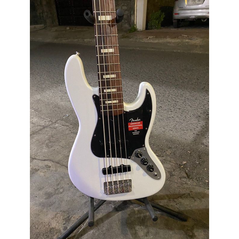 Jual Fender Jazz Bass 5 STRING white doff | Shopee Indonesia