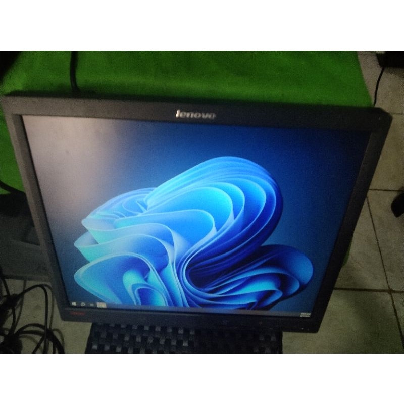 Jual Monitor 17 inch Kotak Square Tanpa Kaki Normal Bening | Shopee ...
