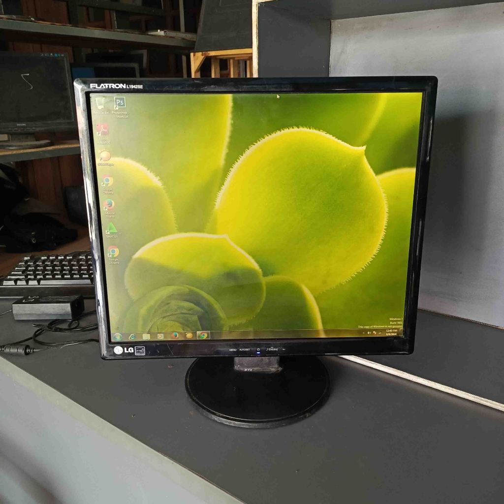 Jual Monitor Lcd Merk Lg Ukuran Layar 19 Square Kondisi Normal | Shopee ...