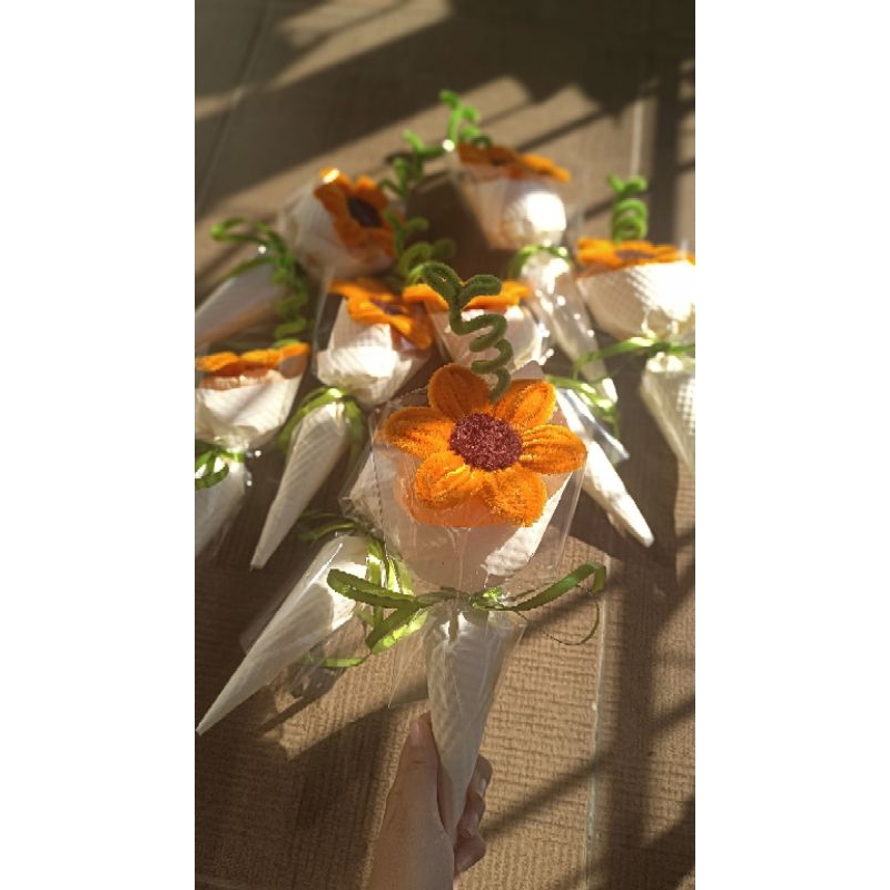 Jual Buket bunga kawat bulu 1 tangkai / pipe cleaner bouquet | Shopee ...