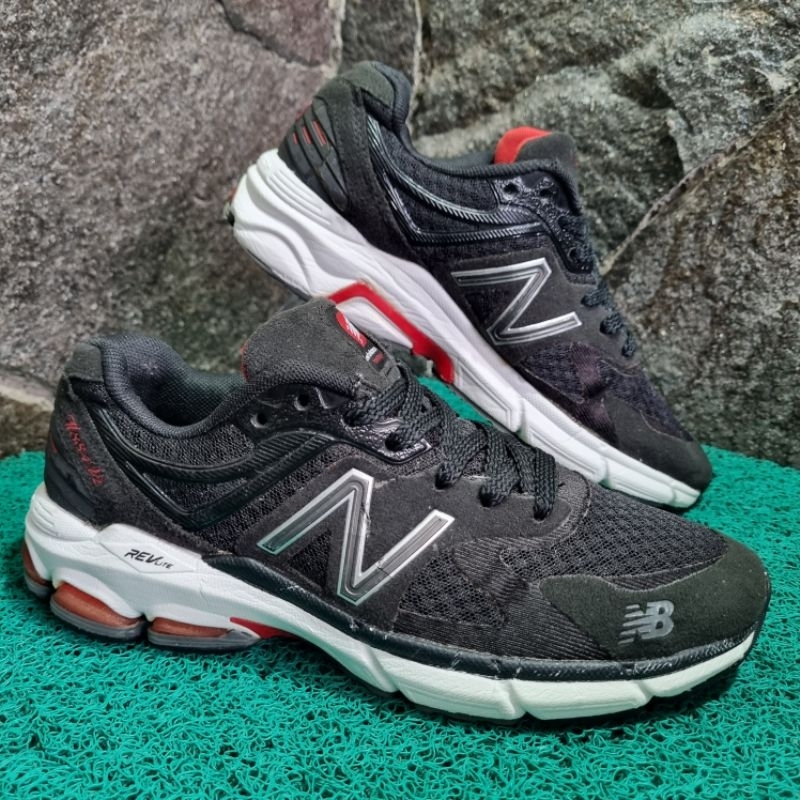 Jual sepatu running second preloved new balance size 36 | Shopee Indonesia