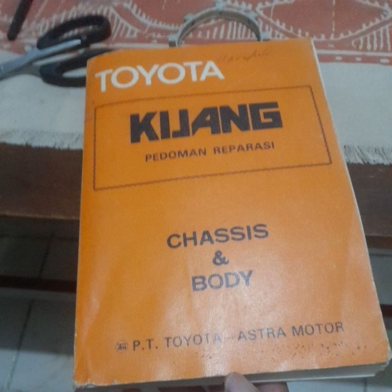 Jual buku pedoman reparasi chasis dan body toyota kijang kotak terbitan ...