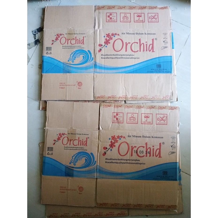 Jual Kardus Karton Bekas Air Mineral Gelas Club Aqua Orchid | Shopee ...