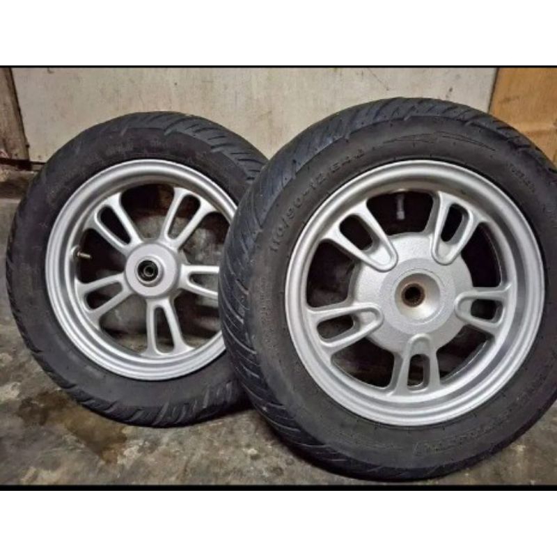 Jual velg Scoopy NEW R12 +ban second original | Shopee Indonesia