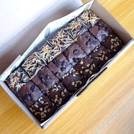 Jual Brownies Panggang Sekat by Viani Roti | Shopee Indonesia
