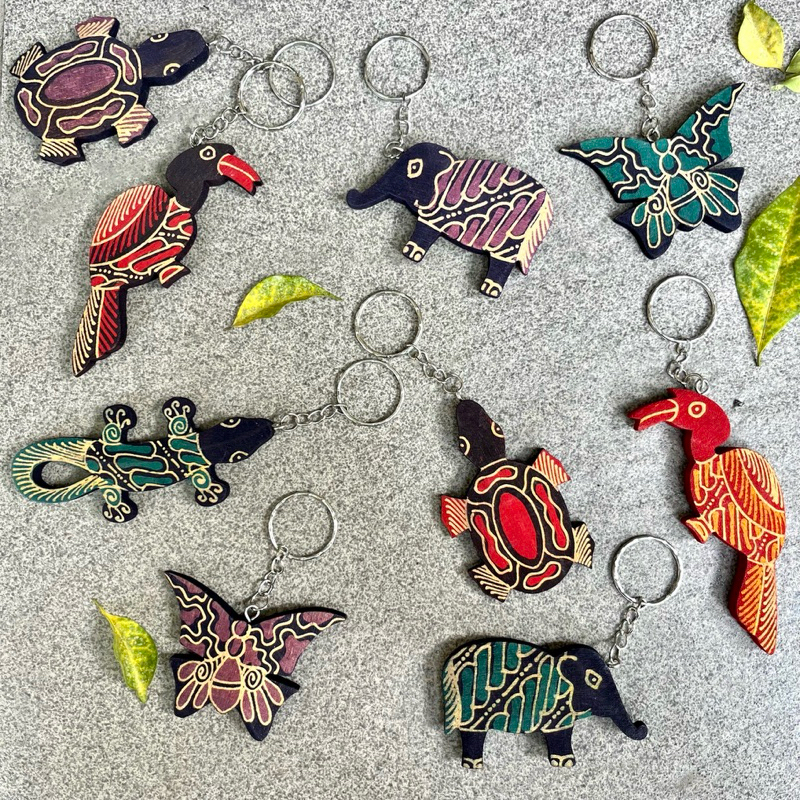 Jual Gantungan kunci khas malioboro jogja kayu batik ukir 1 kodi (isi 20 pcs) | Shopee Indonesia