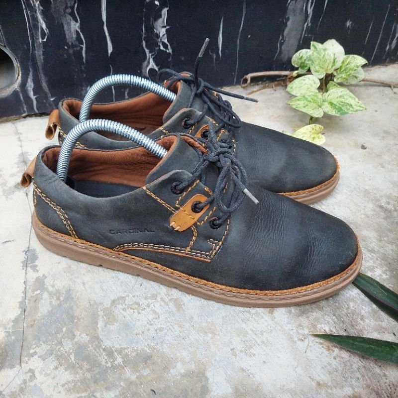 Jual sepatu second sneakers kulit merk cardinal size 42(27cm) | Shopee ...
