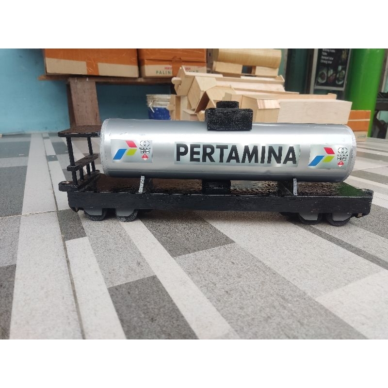 Jual miniatur gerbong kayu tangki pertamina | Shopee Indonesia