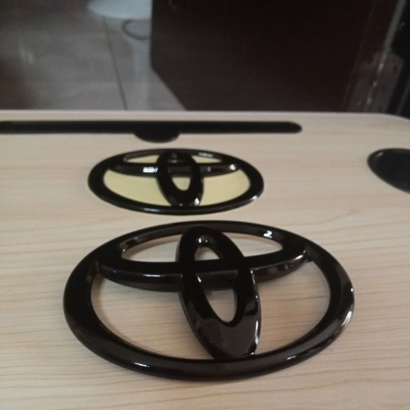 Jual logo emblem simbol Innova reborn dan venturer hitam glossy ...
