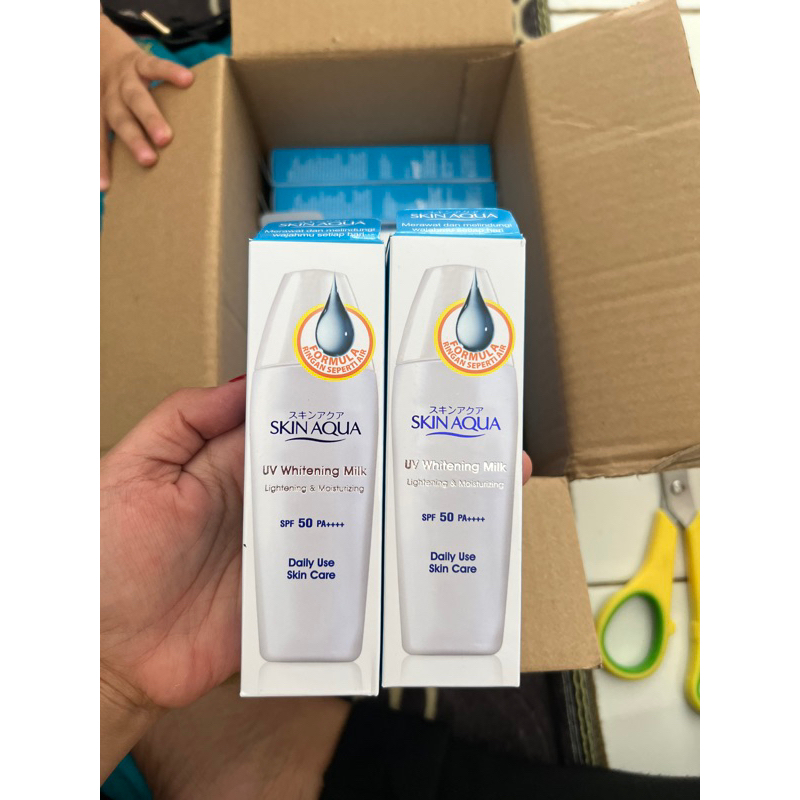 Jual sunscreen skinaqua(tutup putih) | Shopee Indonesia