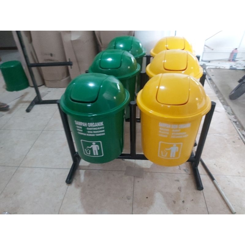 Jual tempat sampah 2 pilah model bulat kapasitas 50 litter/tong, tempat ... Jual tempat sampah 2 pilah model bulat kapasitas 50 litter/tong, tempat ...