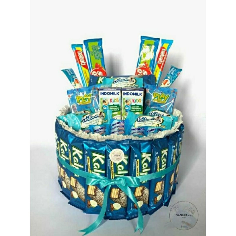 Jual snack tower / kado / ulang tahun / kue ulang tahun / wisuda / roti ...