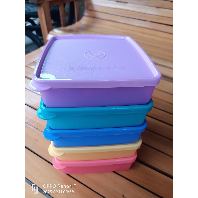 Jual medium square away ungu biru by Tupperware 360ml | Shopee Indonesia