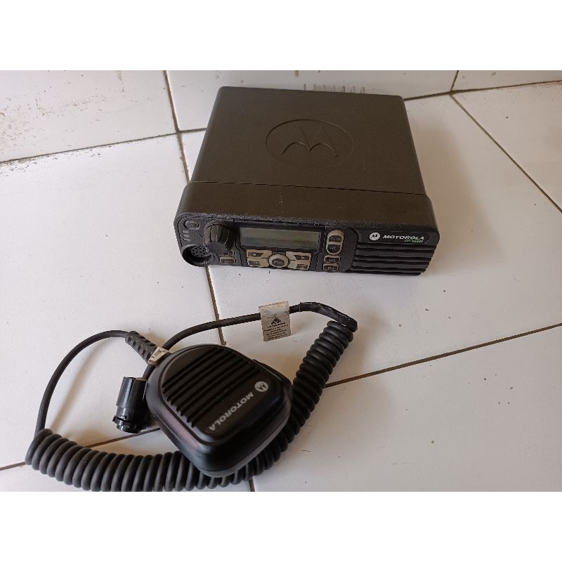 Jual RADIO RIG MOTOROLA XIR M8268 VHF VERSI 50 WATT BUKAN M8668 M3688 ...