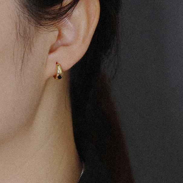 Jual Mier Classic Hoop Huggies Earrings — 18K Gold Plated Sterling ...