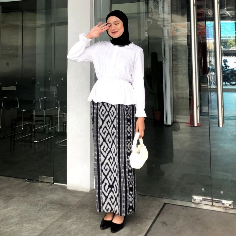 Jual Rok Tenun Span Wanita Hijab Friendly Pinggang Karet Motif Toraja Ethnic | Shopee Indonesia
