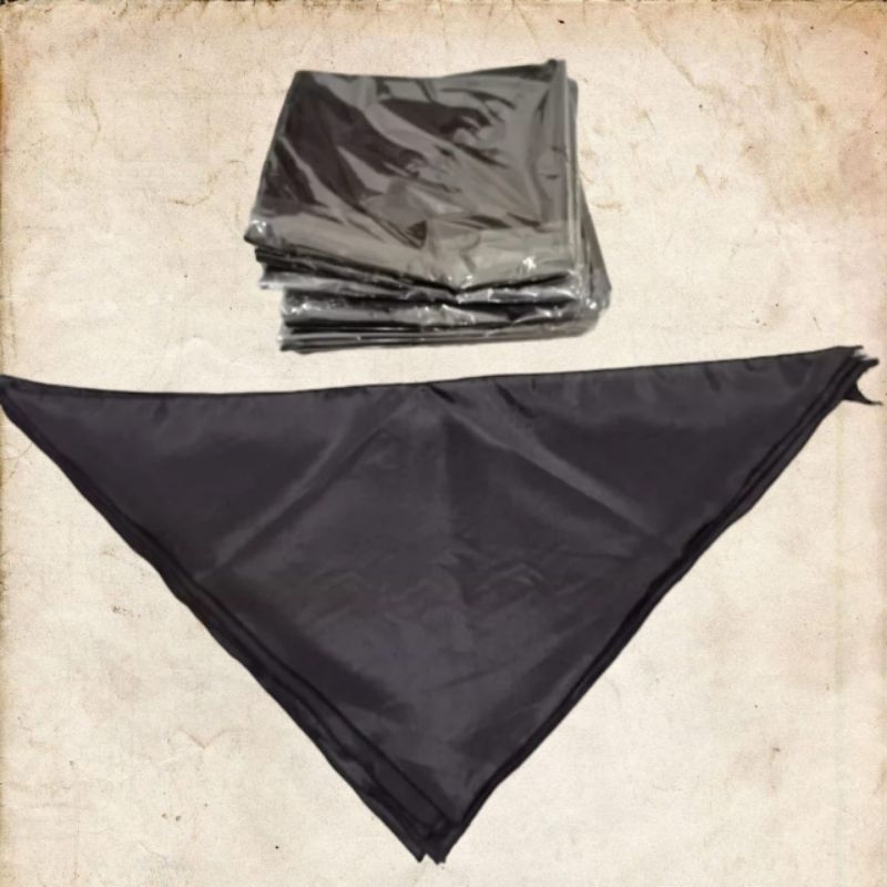 Jual Syal Slayer Segitiga Hitam Polos Bijian | Shopee Indonesia