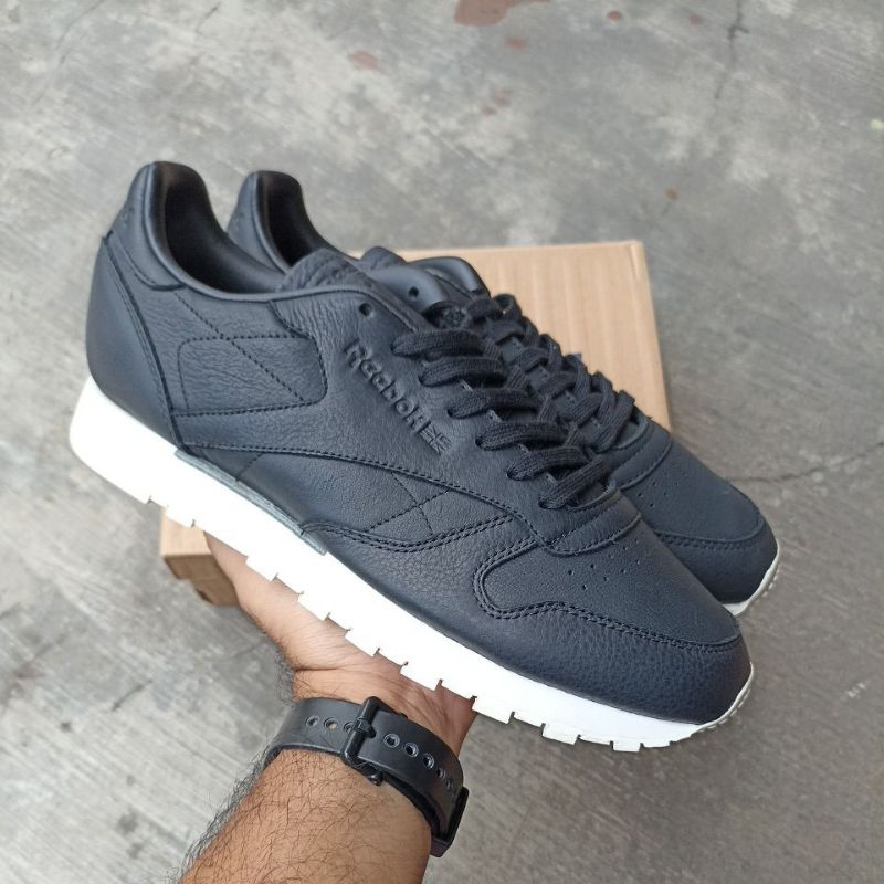 Jual SEPATU REEBOK CLASSIC LEATHER OMN BLACK • SIZE 42 (ORIGINAL RESMI ...