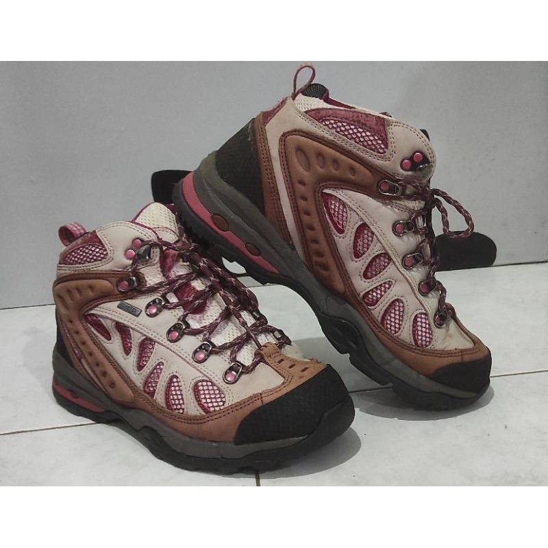 Jual Sepatu Hiking Wanita (PRELOVED) | Shopee Indonesia