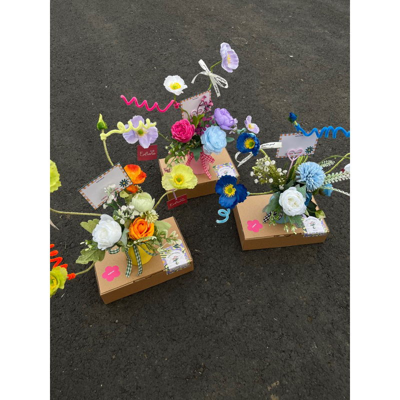 Jual Vas flower arrangement, buket bunga wisuda, hadiah wisuda, kado ...