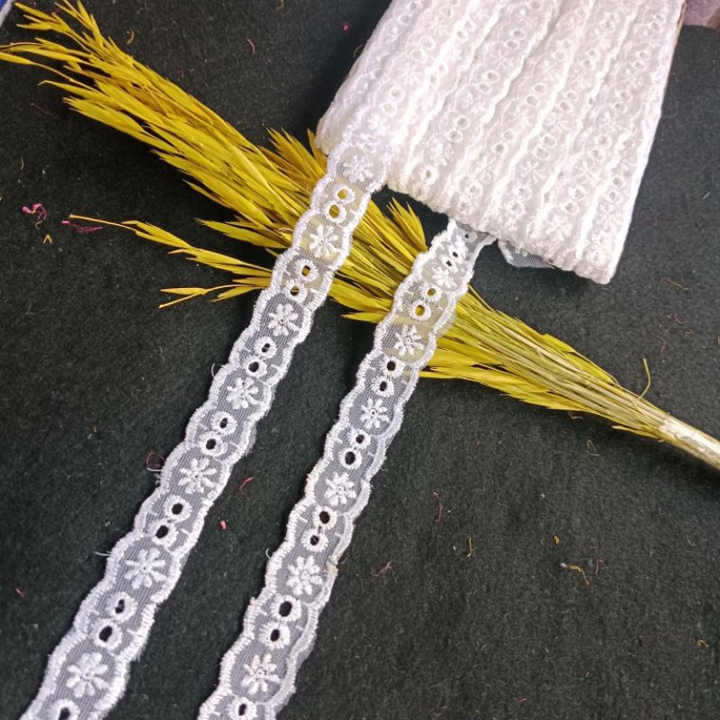 Jual renda tile kecil warna putih motif tengah | Shopee Indonesia