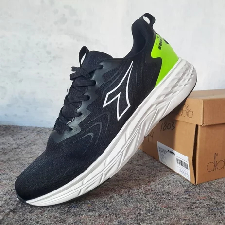 Jual Sepatu Lari Pria Diadora Gilbert Black Original BNIB | Shopee ...