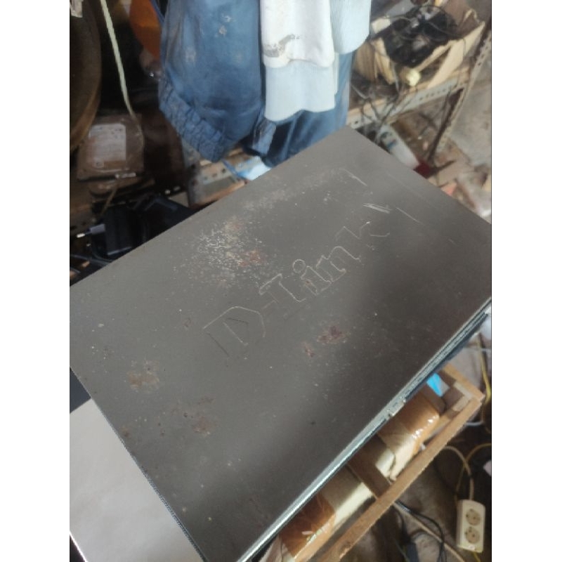 Jual switchhub dlink 24 port des1024D casing besi | Shopee Indonesia